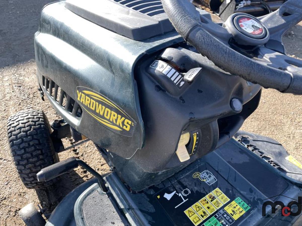 Yardworks 42" Ride On Lawnmower